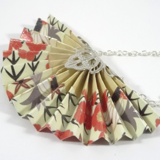 Collier Eventail Origami rouge et blanc avec motifs japonais